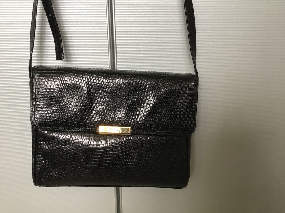 UMHÄNGETASCHE ASSIMA SCHWARZES LEDER (Gebraucht) in Glattfelden für CHF ...