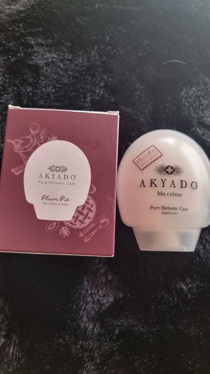 AKYADO Pure Helvetic Care Crème Mains Plum Pie (Neu und originalverpackt) in Curio für CHF 8 ...