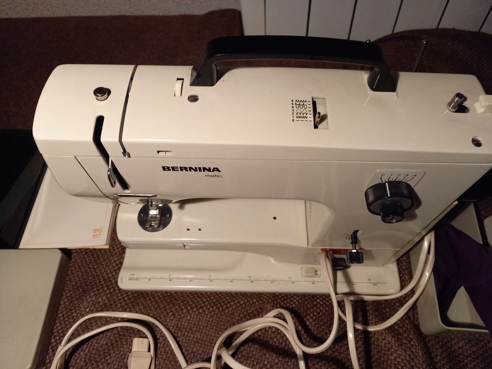 BERNINA 810 matic avec ses accesoires (D'occasion) à GENEVE pour CHF ...
