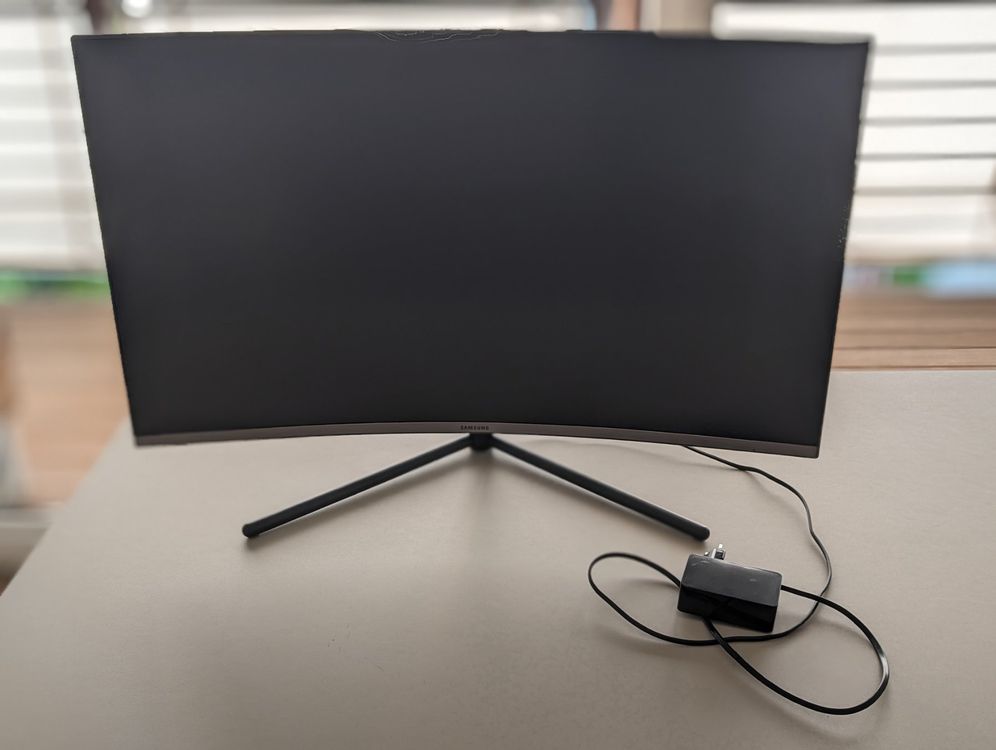 Curved UHD Monitor Samsung U32R590CWP, 32", 3840x2160 Pixel (Gebraucht ...
