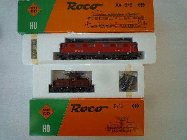 ROCO 43938 SBB Ae 6/6 rot & ROCO 43936 SBB Ee 3/3 braun (Neu und originalverpackt) in Delémont ...