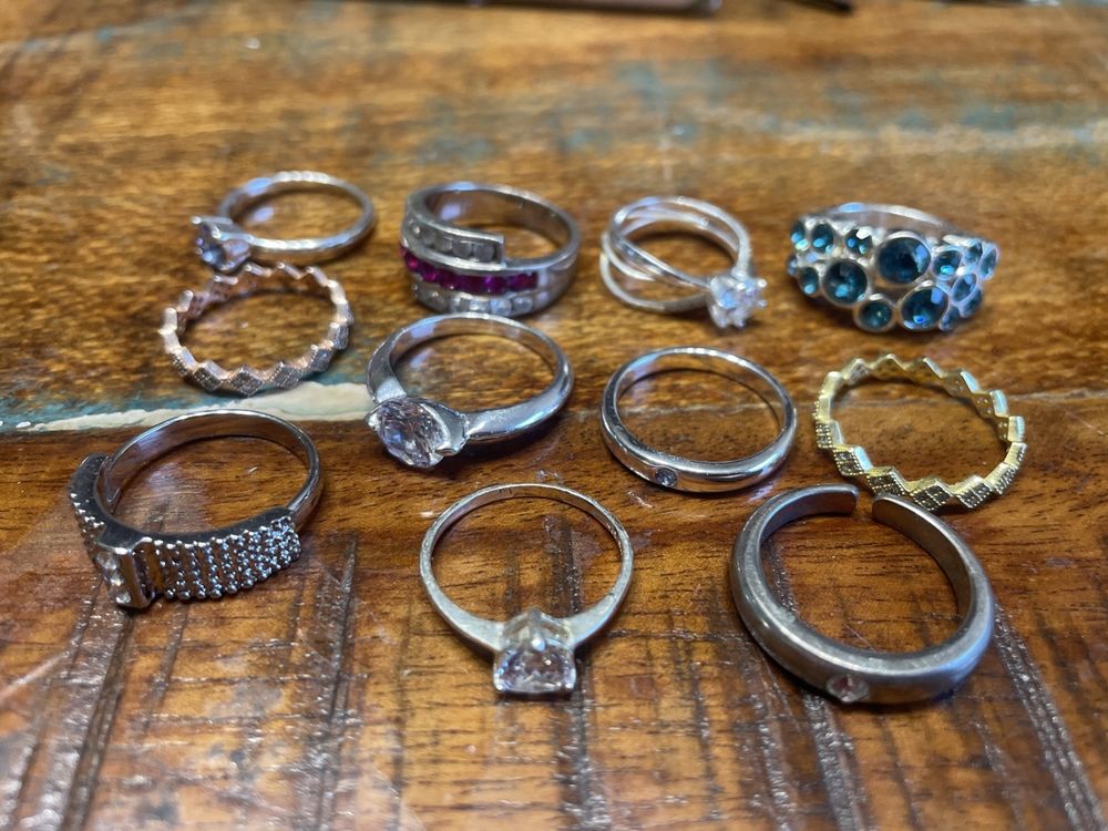 Grosses Set Modeschmuck Ringe (Gebraucht) in Wetzikon ZH für CHF 1 ...