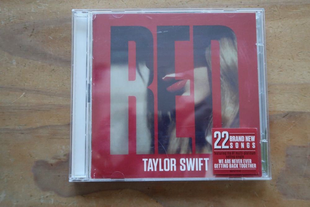 TAYLOR SWIFT - RED - Deluxe Edition - 2x CD (Gebraucht) in Basel für ...