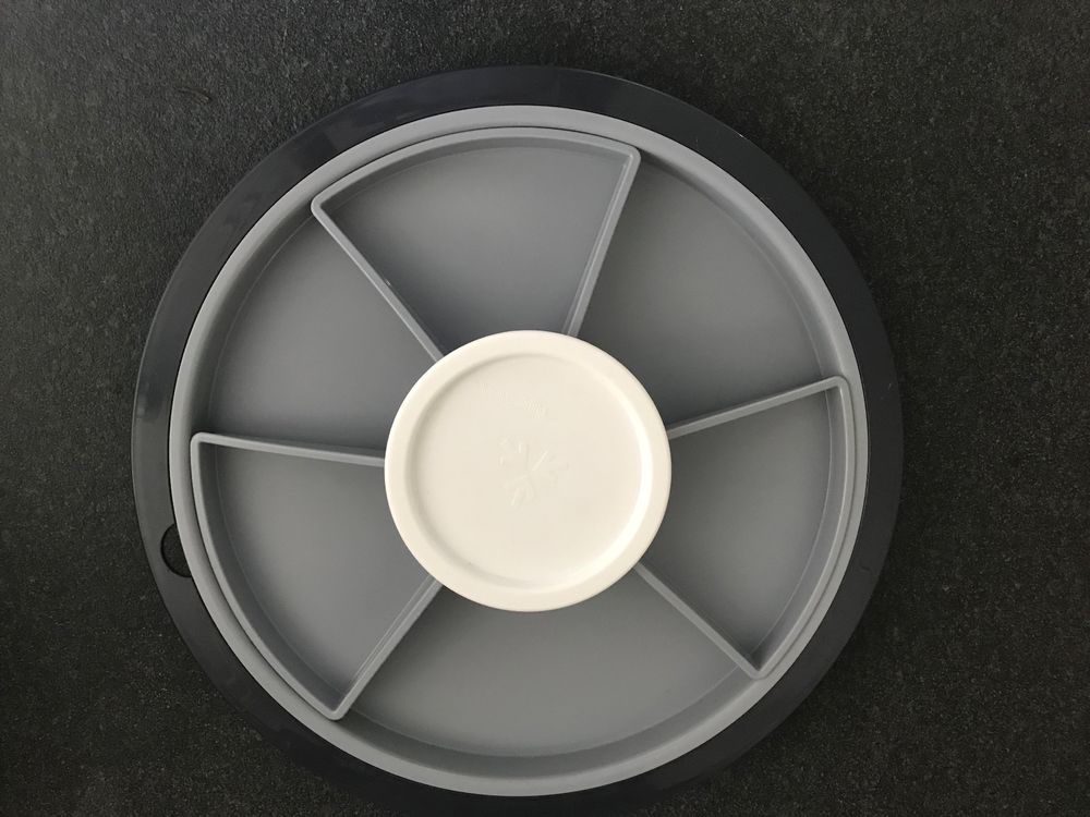 Servierplatte / Serviceplateau Tupperware rund grau (Gebraucht) in ...