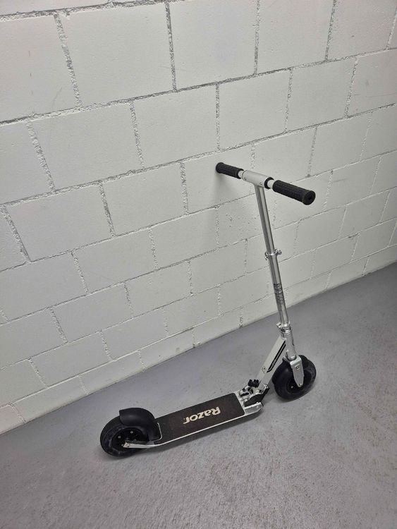 Razor Air Scooter - Perfect for Summer Fun! Minimal Use (Gebraucht) in ...