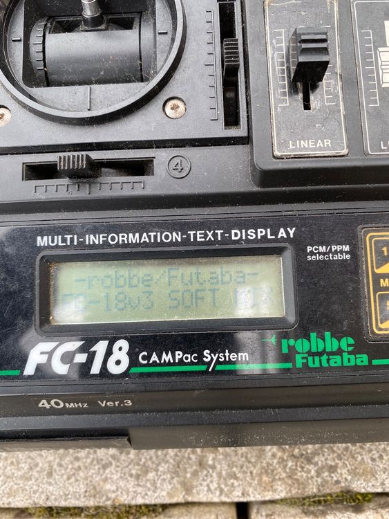 Télécommande Robbe Futaba FC-18 v3 avec pupitre (Gebraucht) in ...