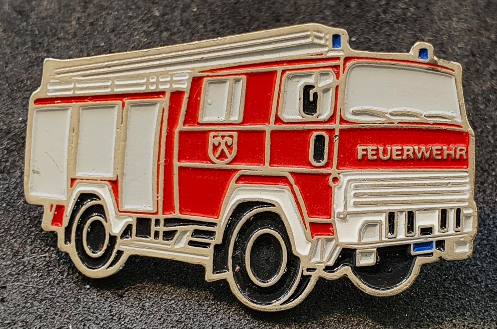 T996 - Pin Feuerwehr Biel Bienne Feuerwehrauto Nr. 741 (Gebraucht) in ...