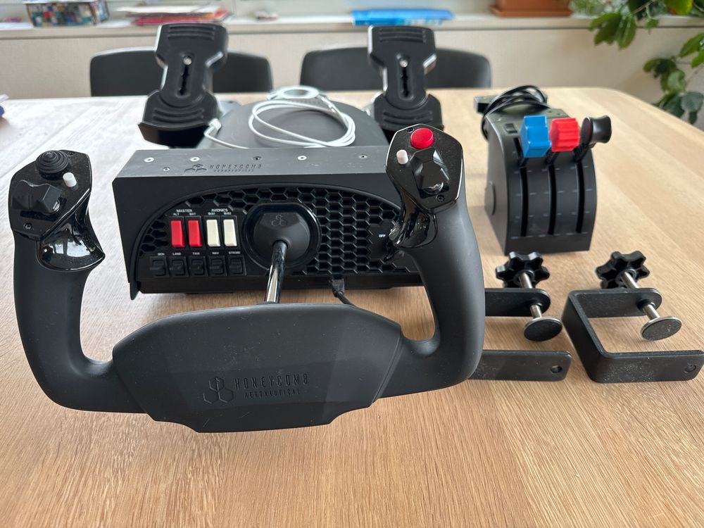 Flight Sim Bundle, Honeycomb Alpha + Saitek Throttle+Pedals (Gebraucht ...
