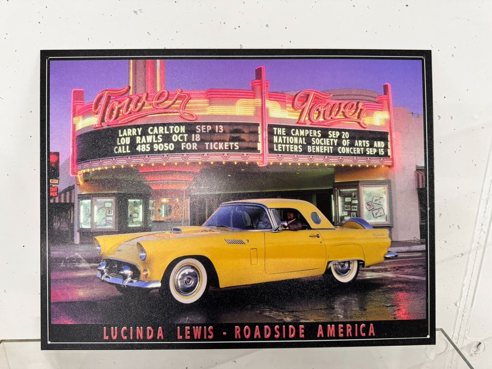 Schild "Lucinda Lewis - Roadside America" mit Thunderbird (Gebraucht ...