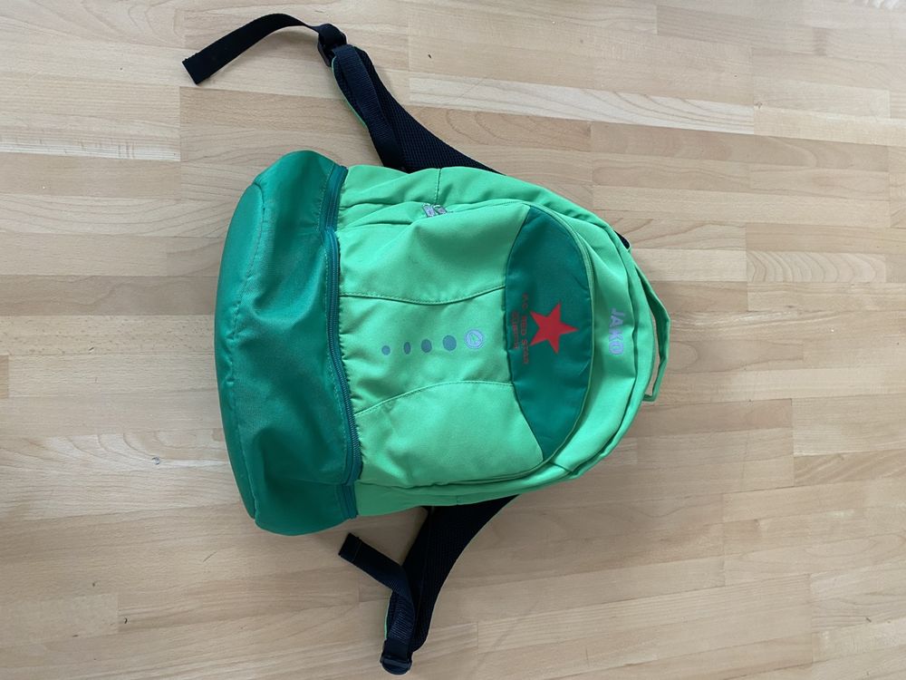 Grosse 8-teil. KleiderSet F.C. Red Star Zürich Jako (Gebraucht) in ...