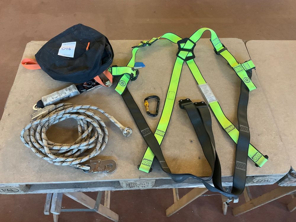 048 Absturzsicherung / Auffanggurt aus Liquidation (Gebraucht) in Derendingen für CHF 25 – nur ...