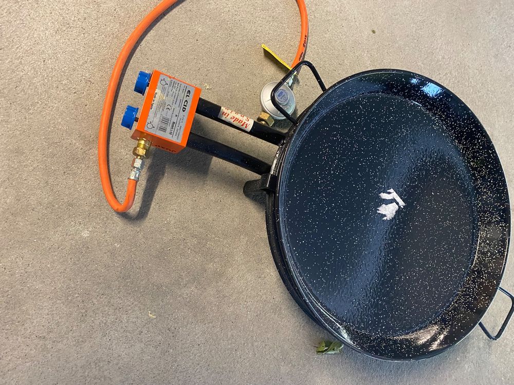 Paella Pfanne mit Gasbrenner (Gebraucht) in Rifferswil für CHF 130 ...