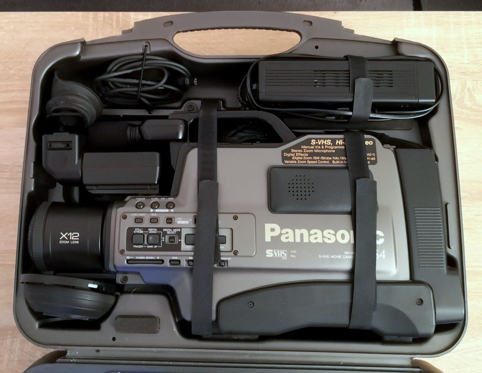 Vidéo camera Panasonic S VHS Hi-Fi stéréo MS4 (Gebraucht) in Grandson ...