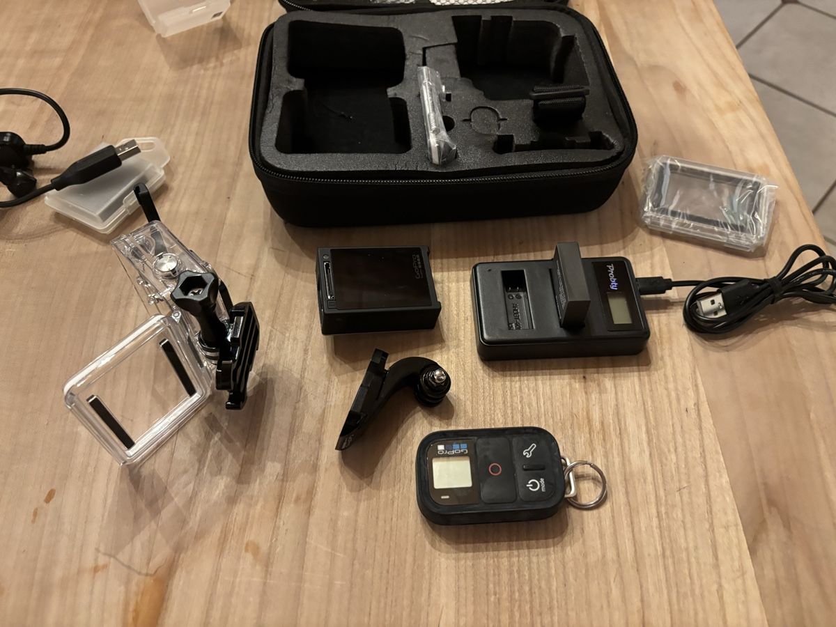 GoPro Hero 4 Silver Edition mit viel Zubehör, Top Zustand! (Gebraucht ...