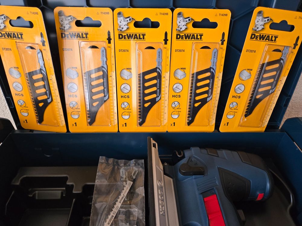 NEU Bosch Akku-Stichsäge GST 18 V-Li S+Akku 6 Ah+ Gratis (Neu und ...