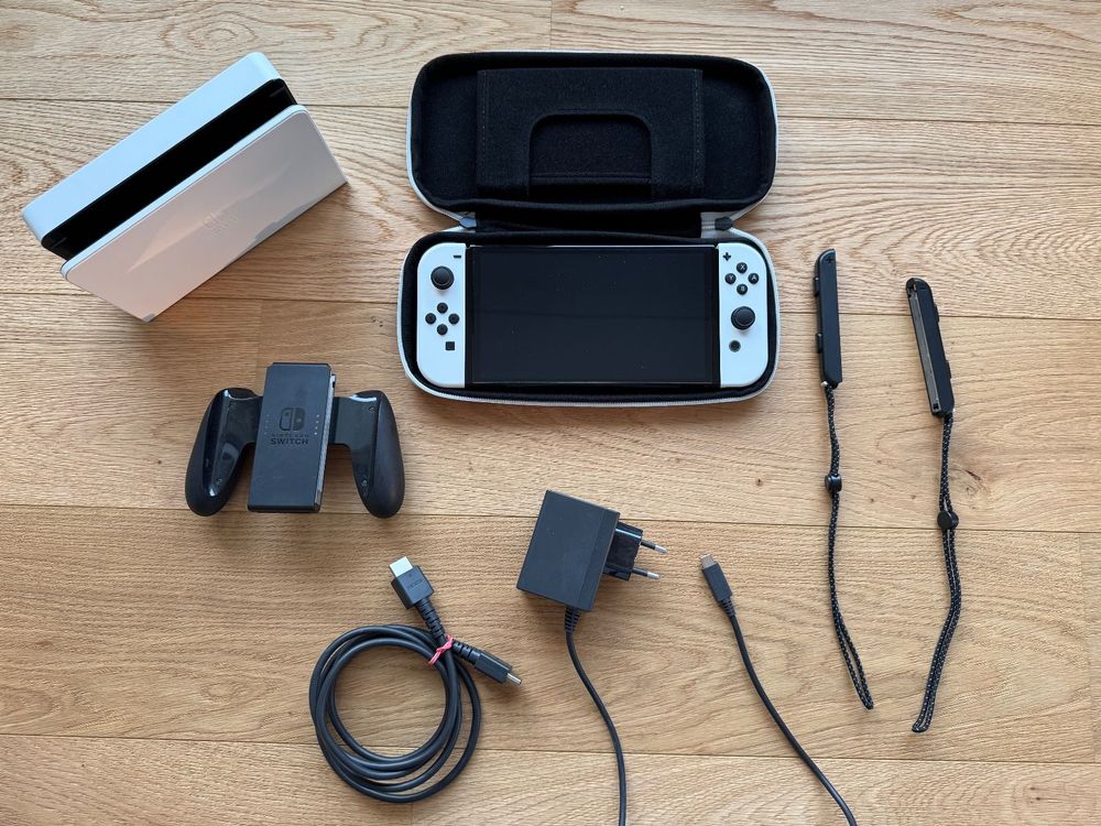 Nintendo Switch OLED mit 128 GB microSD & Transporthülle (Neu (gemäss ...