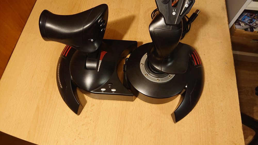 Joystick T-Flight Thrustmaster (Gebraucht) in Schötz für CHF 10 – mit ...
