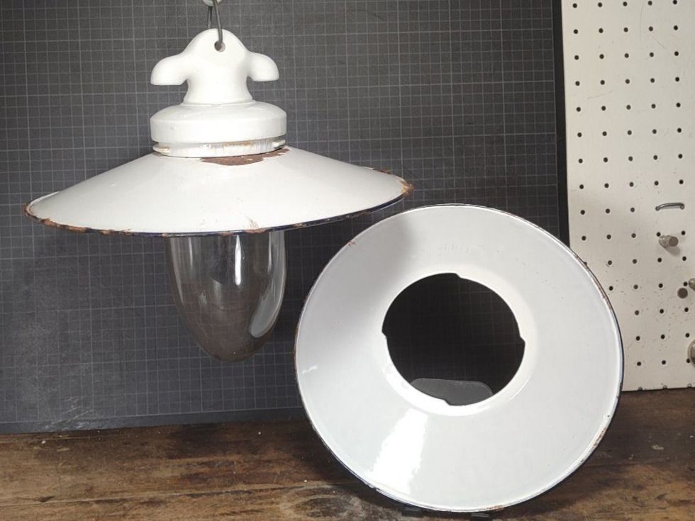 Wunderschöne Stalllampe mit Ersatzschirm | Kaufen auf Ricardo