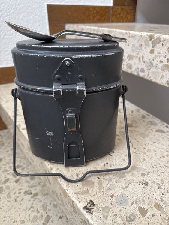 Original Schweizer Feldkocher, Kochgeschirr mit Löffel (Gebraucht) in Münchenbuchsee für CHF 10 ...