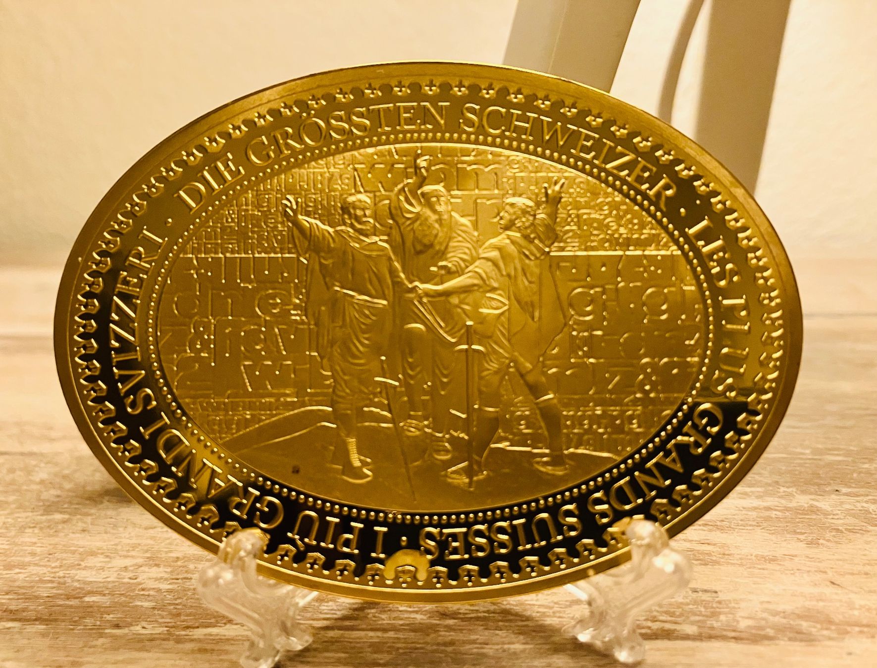 vergoldete Albert Einstein Gedenkmedaille mit Farbdruck (Gebraucht) in ...