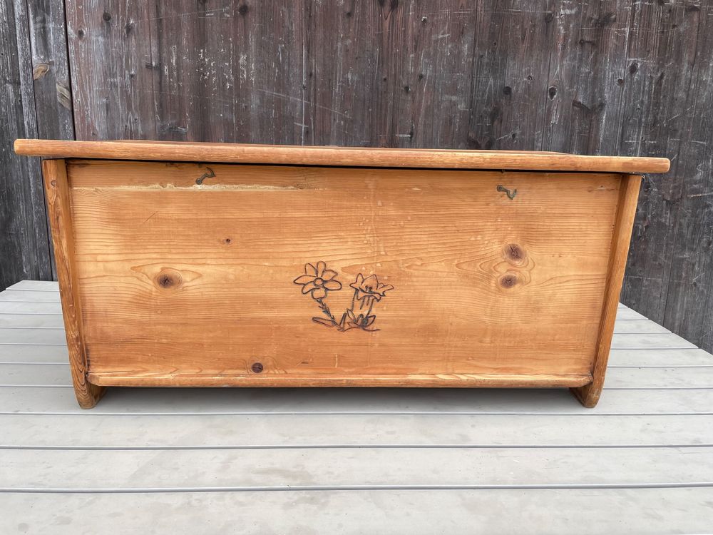 Rustikale Holztruhe mit Edelweiss-Brandmalerei | Kaufen auf Ricardo