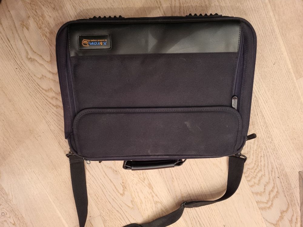 Laptop Tasche (Gebraucht) in Pfäffikon ZH für CHF 1 – mit Lieferung auf ...