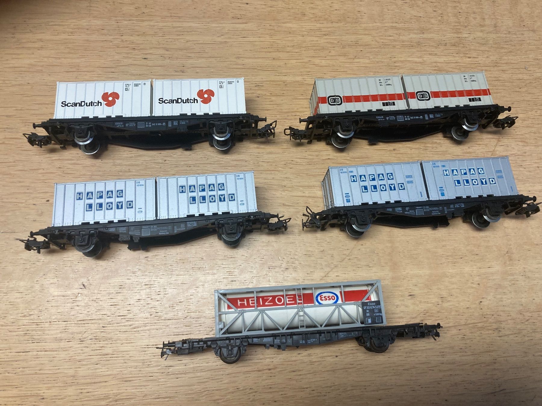 4 Märklin HO Container- und 1 Roco Containerwagen (Gebraucht) in ...