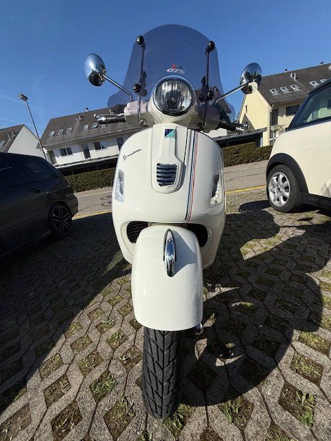 Vespa GTS 300 Super Sport Weiss, 6000 KM / Top Zustand! (Gebraucht) in Volketswil für CHF 5760 ...