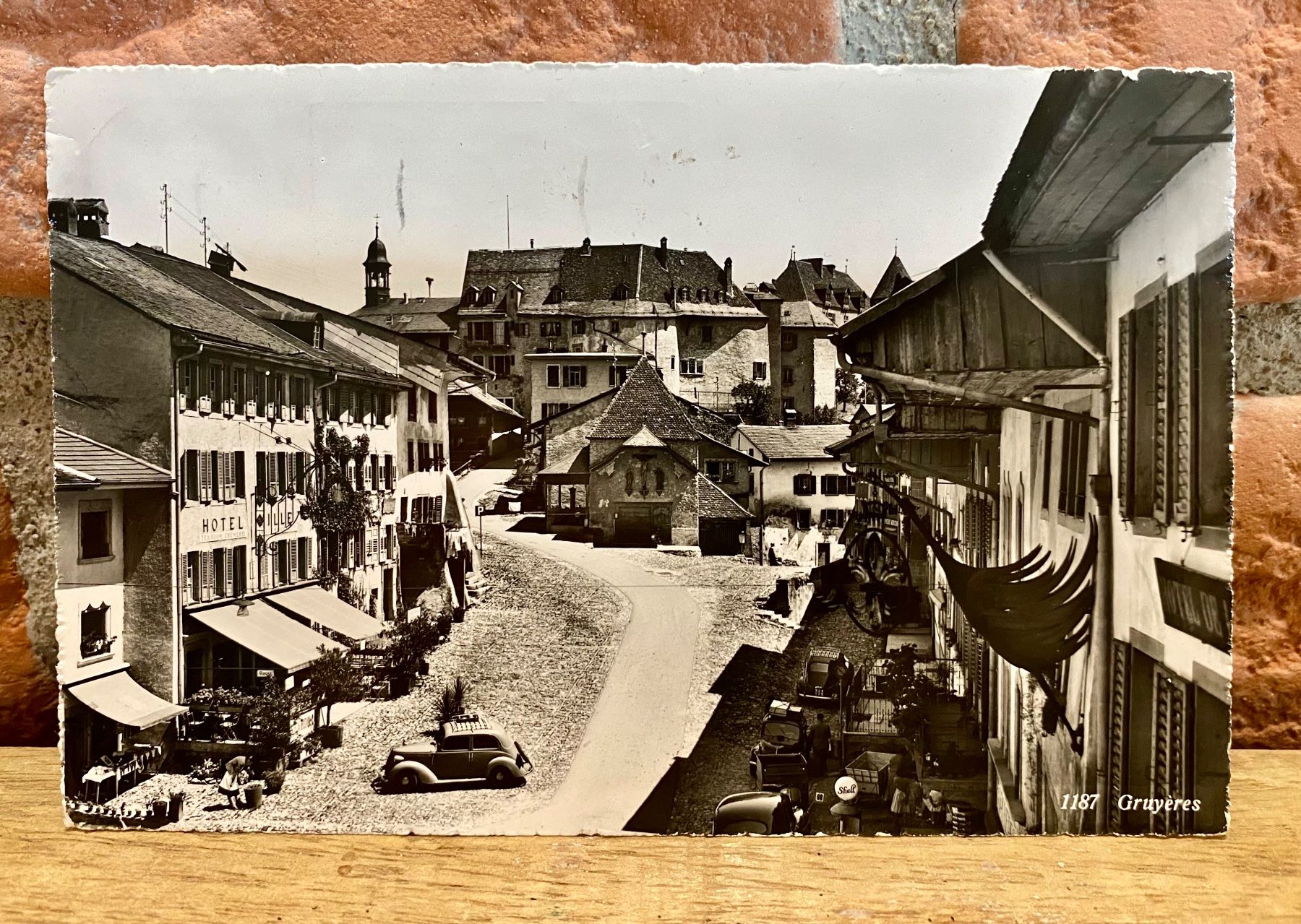 1957 Alte Foto AK - GRUYÈRES - Hotel de Ville - Oldtimer (Gebraucht) in Root für CHF 1 – mit ...