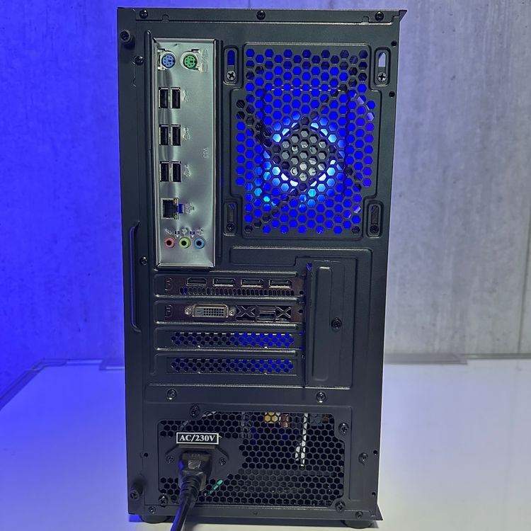 Specia Gaming PC 8 Core Intel E5 3,4Ghz 32GB 1TB RX580 *Neu* (Neu und ...
