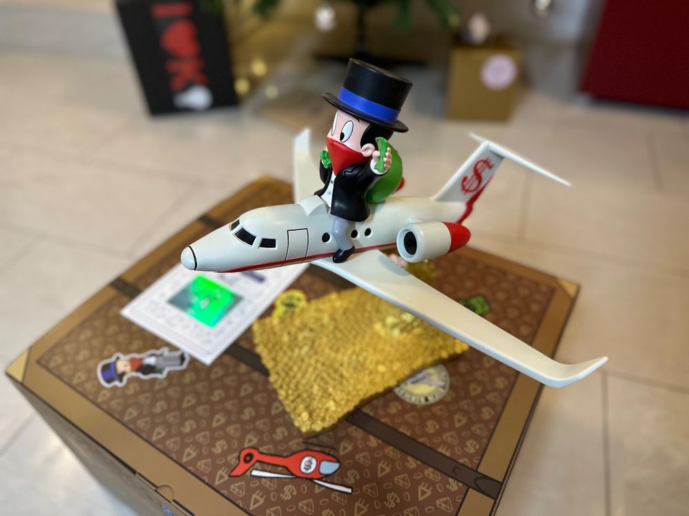 Sculpture RICH AIRWAYS by ALEC MONOPOLY (Neu und originalverpackt) in Lugano für CHF 3300 – nur ...