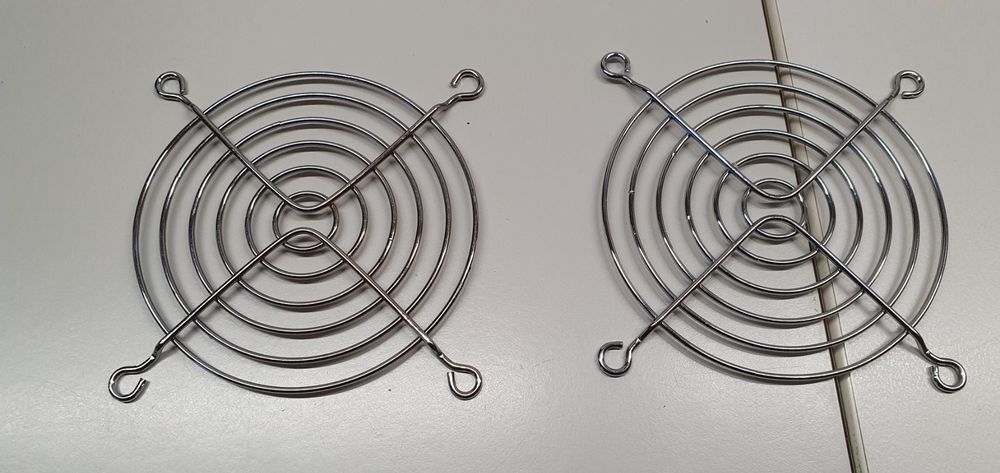2x PC Lüfter Gitter 92 x 92 mm | Kaufen auf Ricardo