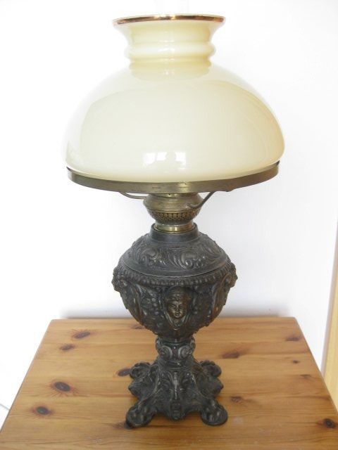PETROLLAMPE / ÖLLAMPE Gussfuss antik um 1900 (Gebraucht) in Ermatingen ...