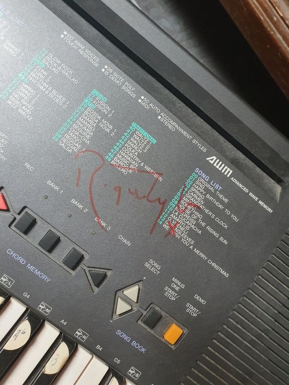 Keyboard Yamaha Autogramm Roger Taylor Queen (Gebraucht) in Lyssach für ...
