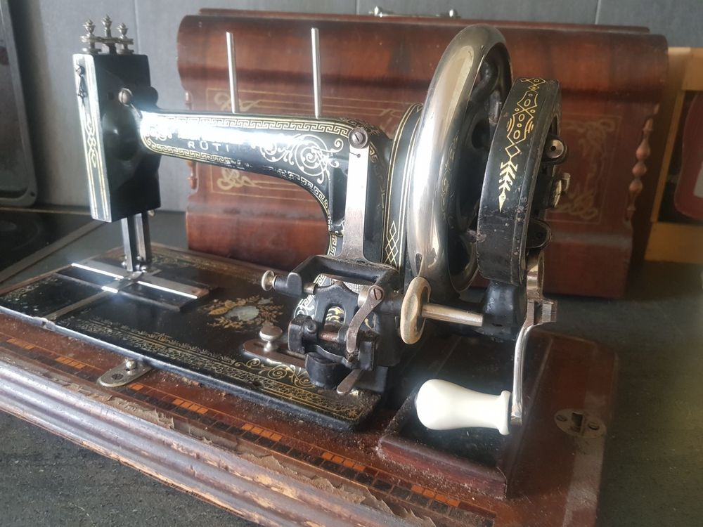 Antique machine a coudre Albert Rebsamen ROTI (Gebraucht) in Essertes ...