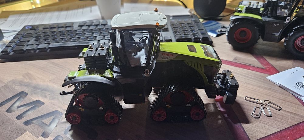 claas xerion 5000 (Neu und originalverpackt) in Fey für CHF 70 – mit ...