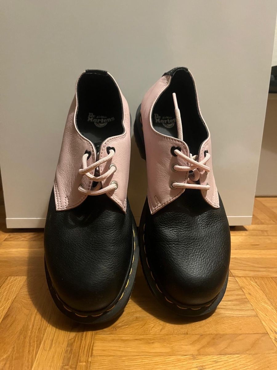 Dr Martens basses rose et noir (D'occasion) à Monthey pour CHF 35 ...