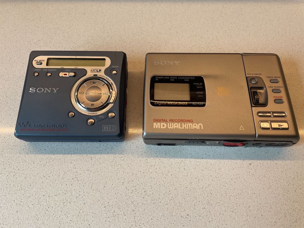 2 Minidisc Player mit 34 Minidiscs | Kaufen auf Ricardo