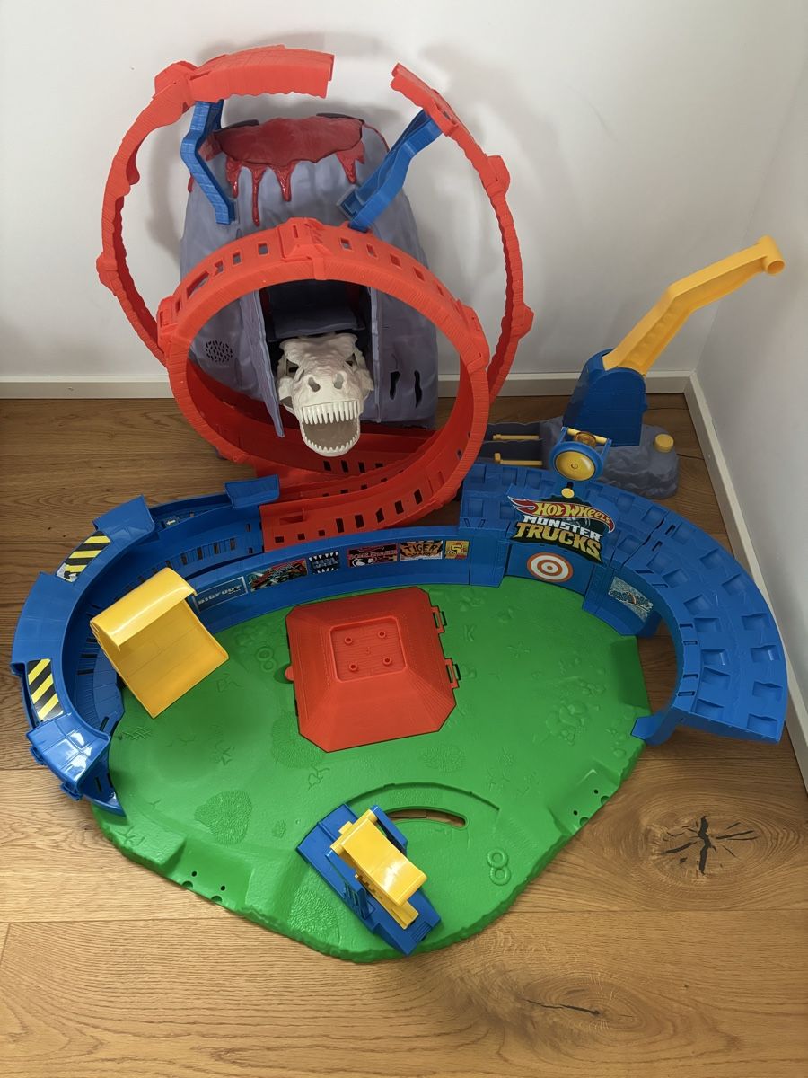 Hot Wheels Autorennbahn Monster Truck T-Rex Vulkan (Gebraucht) in ...
