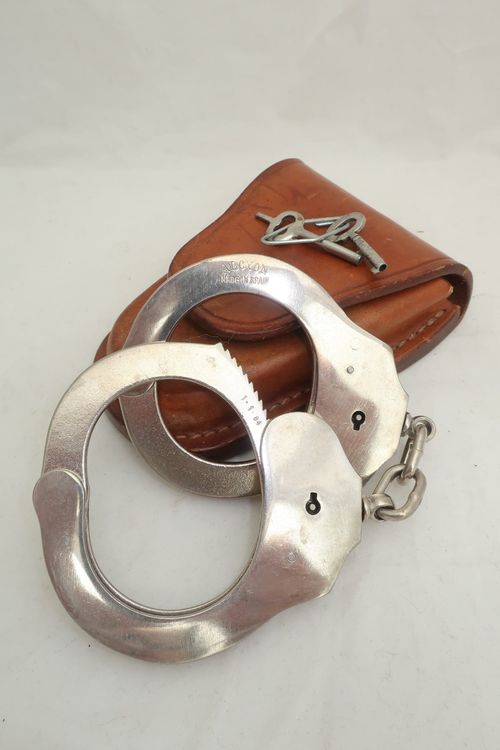Original spanische Handschellen Stahl & Bruno Leder Holster (Gebraucht ...