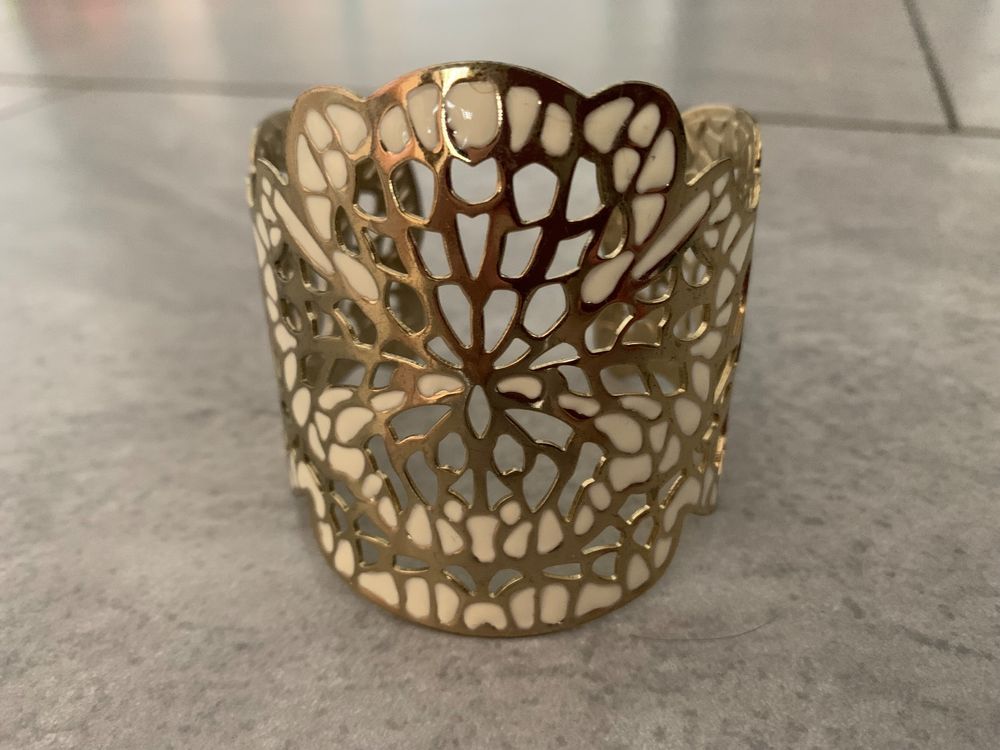 Armreif Breit - offen - gold/weiss | Kaufen auf Ricardo Armreif Breit - offen - gold/weiss | Kaufen auf Ricardo