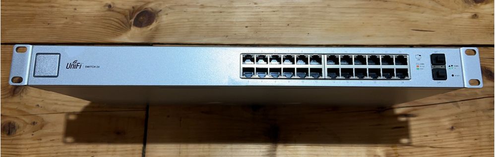 Unifi US24 24 Port Switch (Gebraucht) in Neuendorf für CHF 99 – mit ...