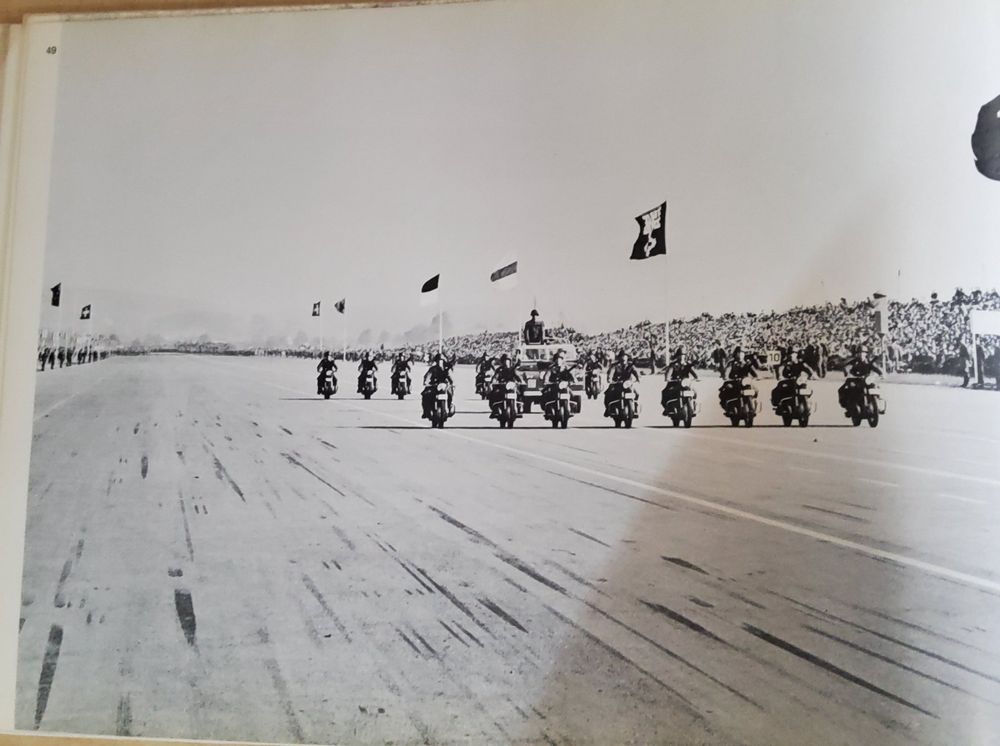 Militärbuch "DEFILEE FAK2 1963" Flugplatz Dübendorf (Gebraucht) in Grüningen für CHF 10.5 – mit ...