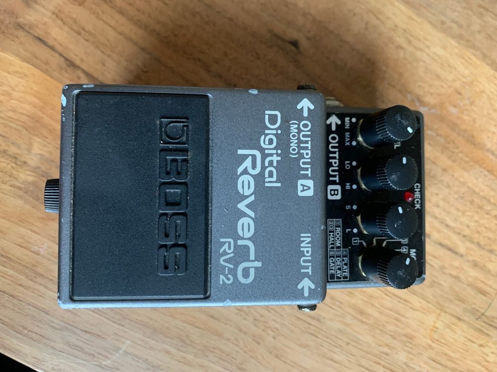 Boss RV-2 Digital Reverb Pedal für Gitarre oder Synths (Gebraucht) in ...