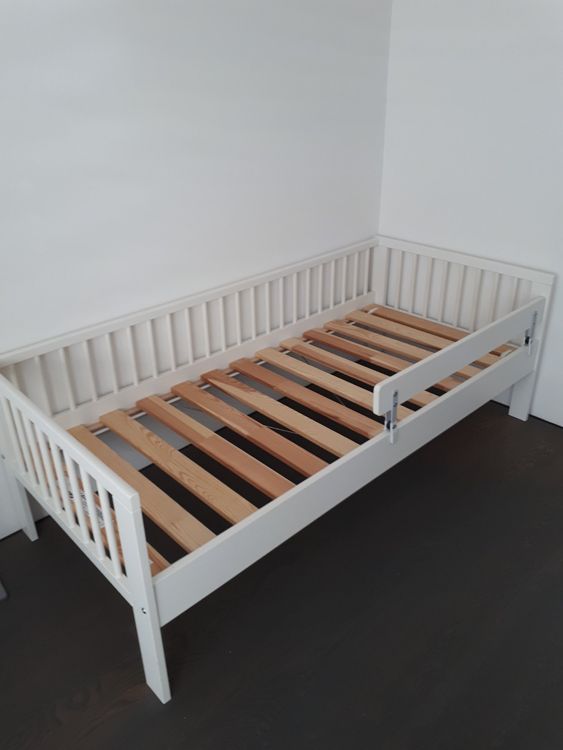 Kinderbett 70 x 160 cm mit Inhalt | Kaufen auf Ricardo