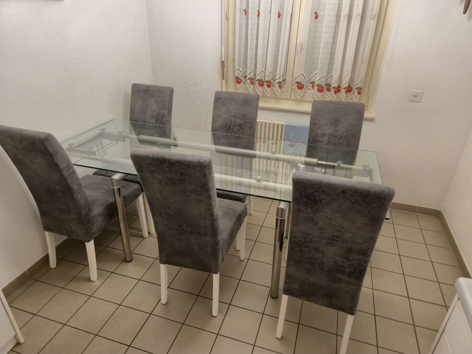 Table à manger en verre et 6 chaises modernes, parfait état (D'occasion ...