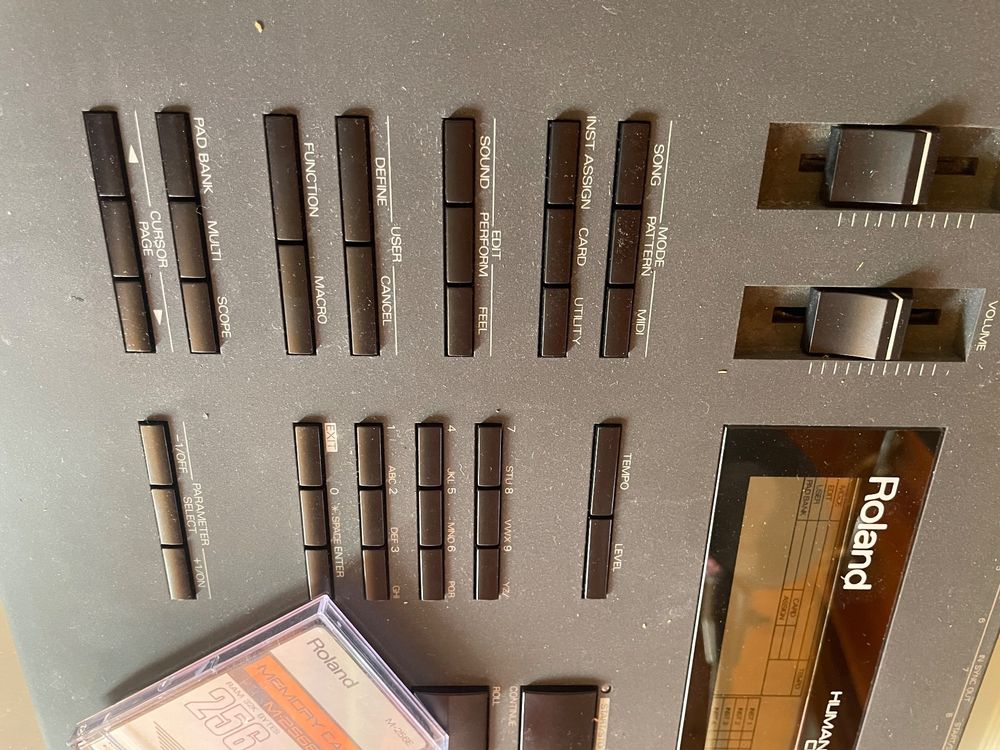 Roland R8 Drum computer drum machine (Gebraucht) in für CHF 200 – mit ...