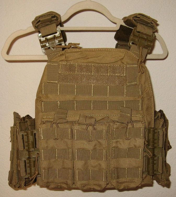 Einfache Molle Carrier Weste / Plattenträger in FDE (Neu (gemäss ...