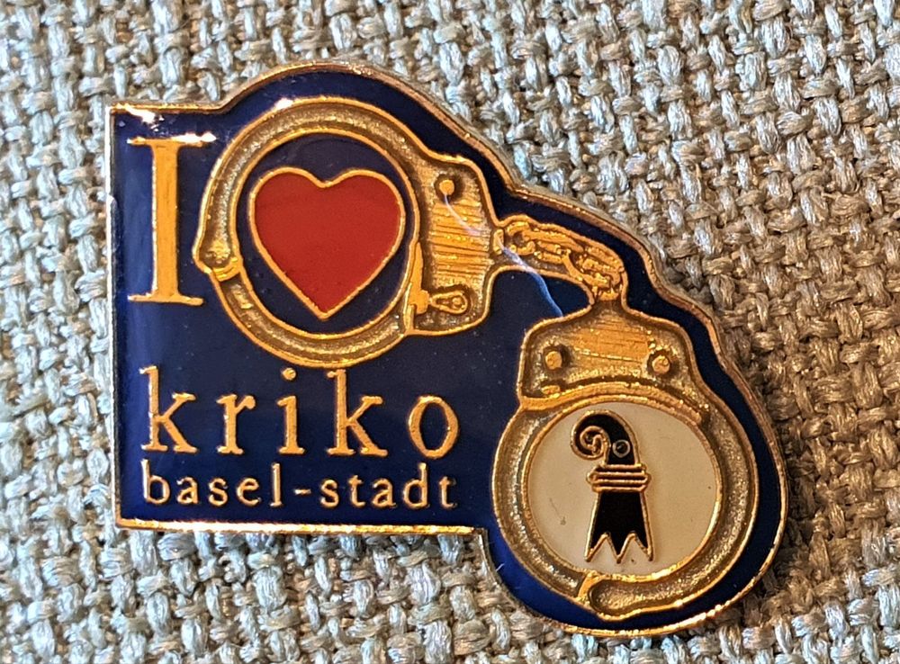 L767 - Pin I Like kriko Basel Stadt Kriminal Polizei (Gebraucht) in Reinach BL für CHF 1.5 – mit ...