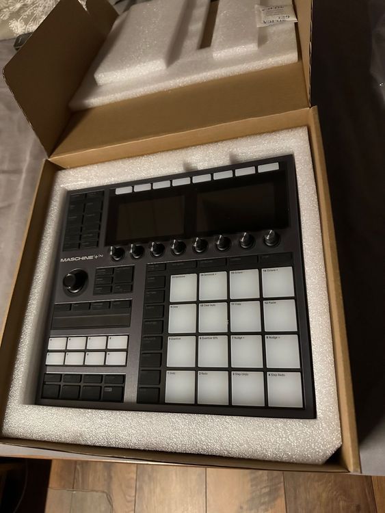 Native Instruments Maschine PLUS - Stand alone Groove Box (Gebraucht ...